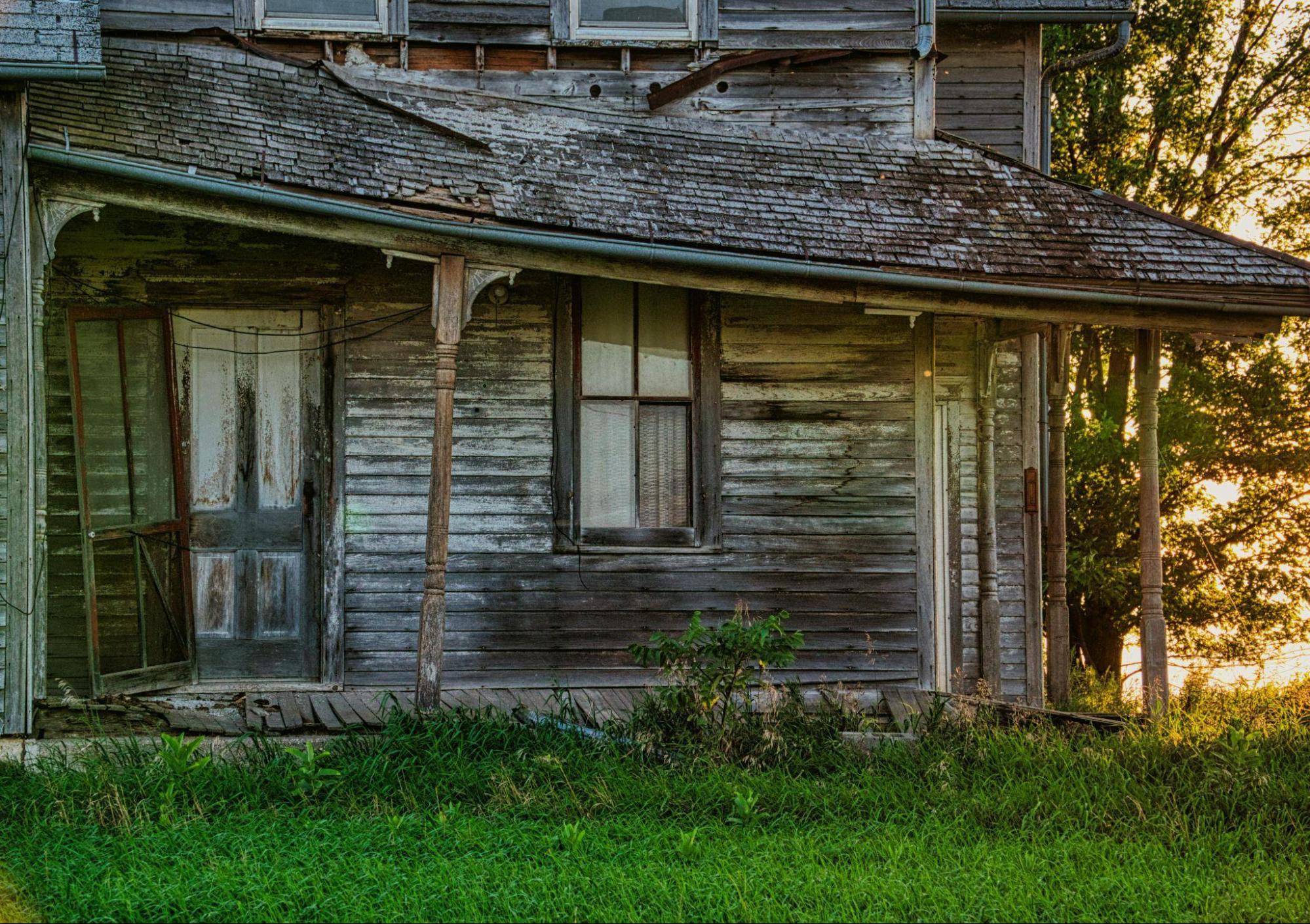 Signs You Shouldn't Ignore If Your Roof Is Sagging - Kdarchitects