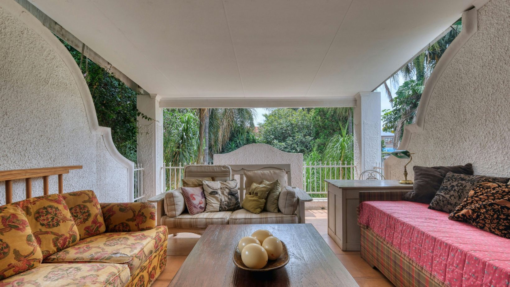 How to Create a Functional and Beautiful Outdoor Living Space ...